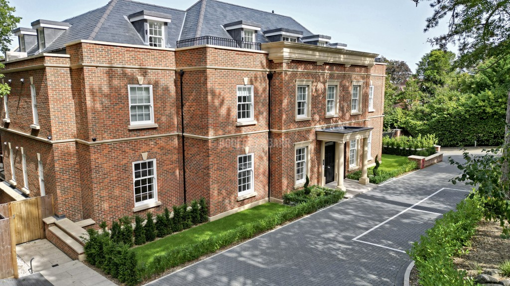 Eden House, Elstree -AMAZING GARDEN FLAT, | Godfrey and Barr